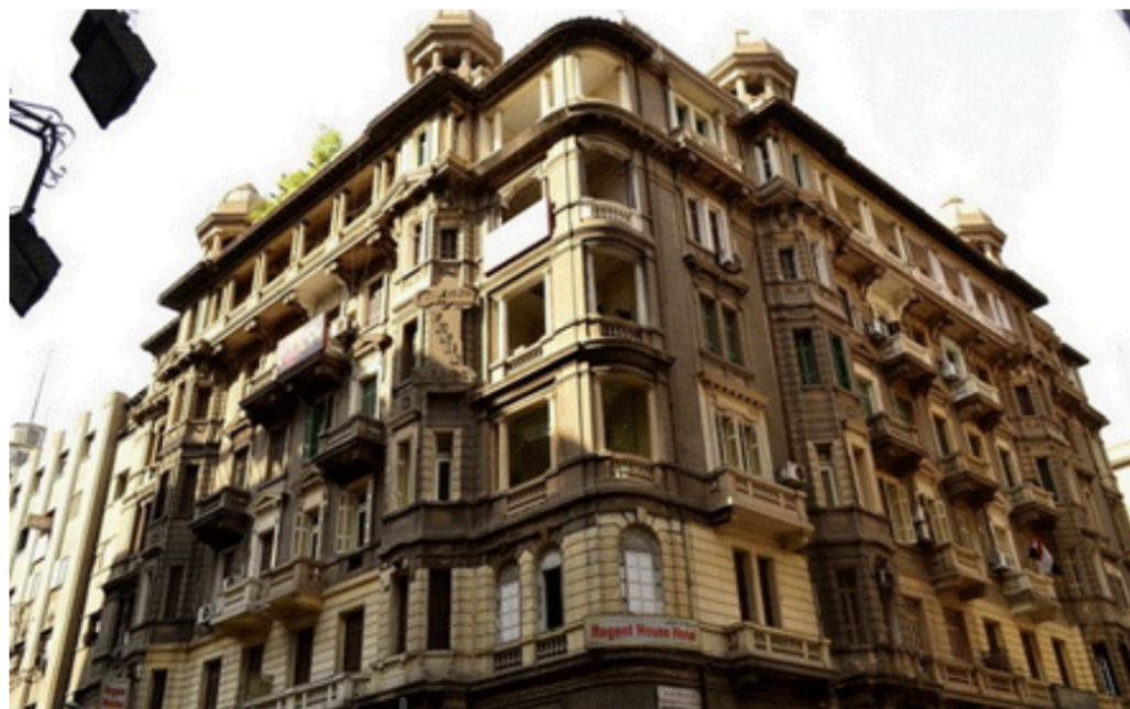 Book Review: Alaa Al Aswany and the Yacoubian Building; confronting ...