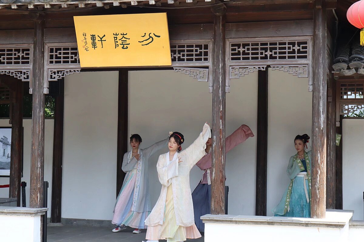 Hanfu Revival: Cultural Nationalism within CCP Discourse – Identity Hunters